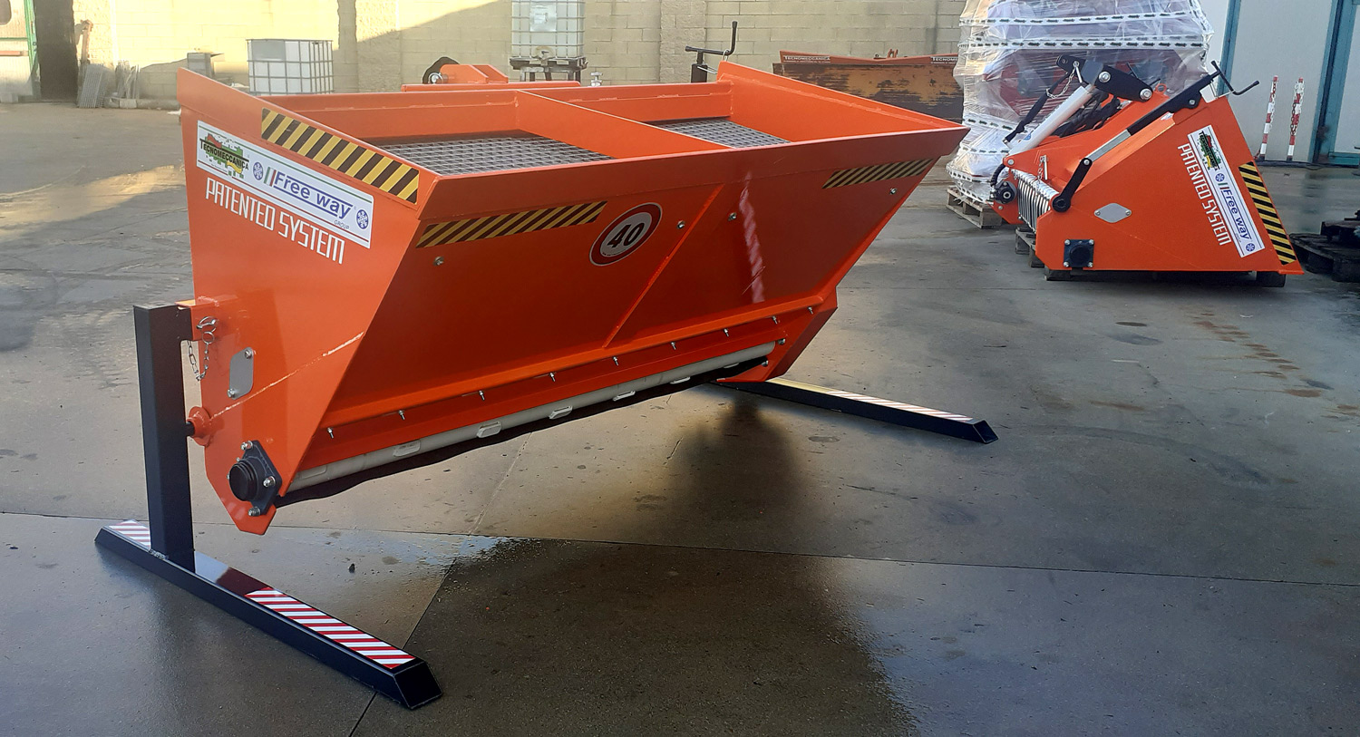 Salt spreader with 3 points attachments - Tenomeccanica Formia